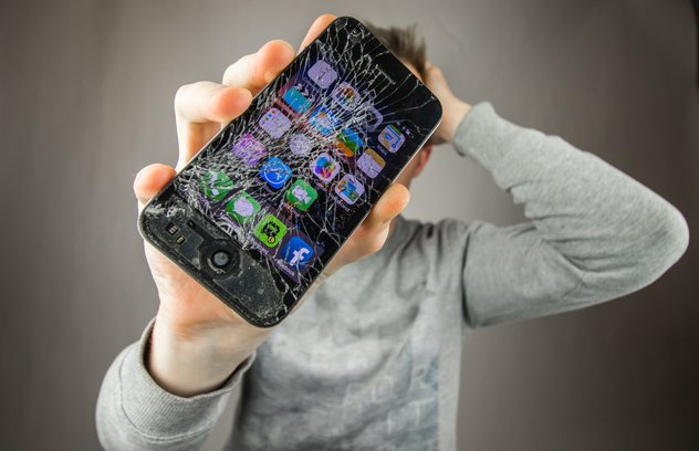 Téléphone cassé : réparer ou recycler