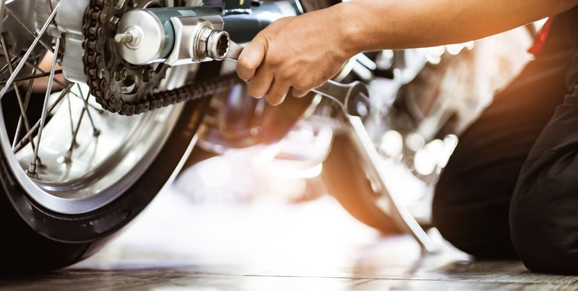 Découvrez notre guide complet pour entretenir votre moto GMF